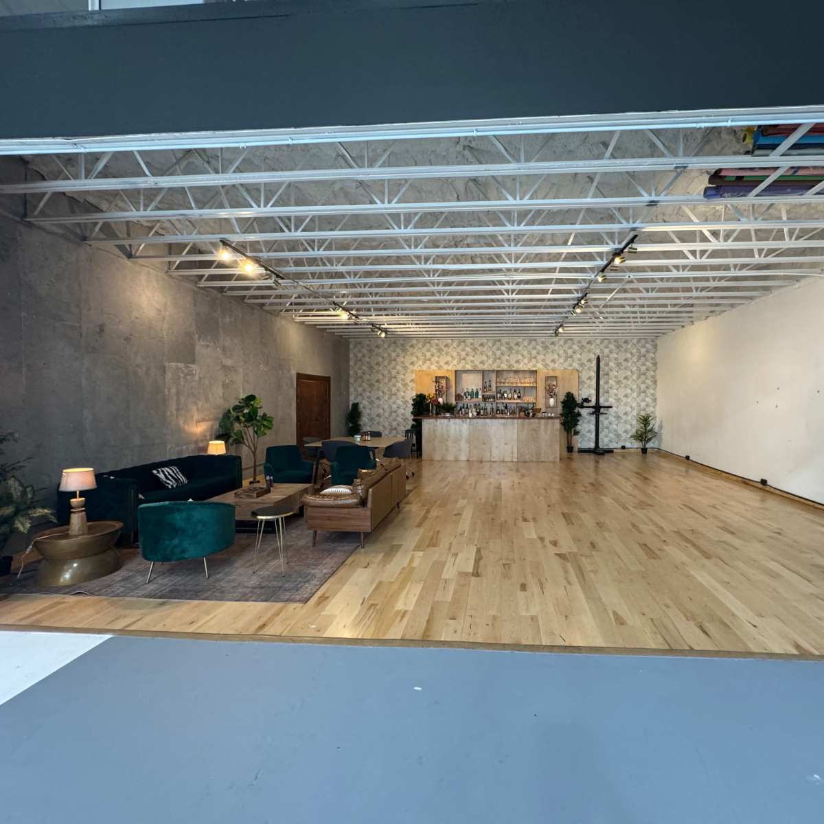 SPACIOUS PRODUCTION STUDIO WITH LARGE CYCLORAMA IN GOWANUS, BROOKLYN ...