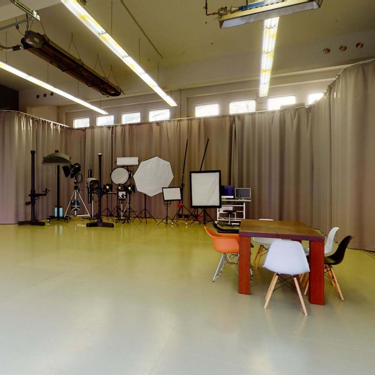 Industrie Charme STUDIO mitten in der Stadt, Nuernberg | Off-Site | Peerspace