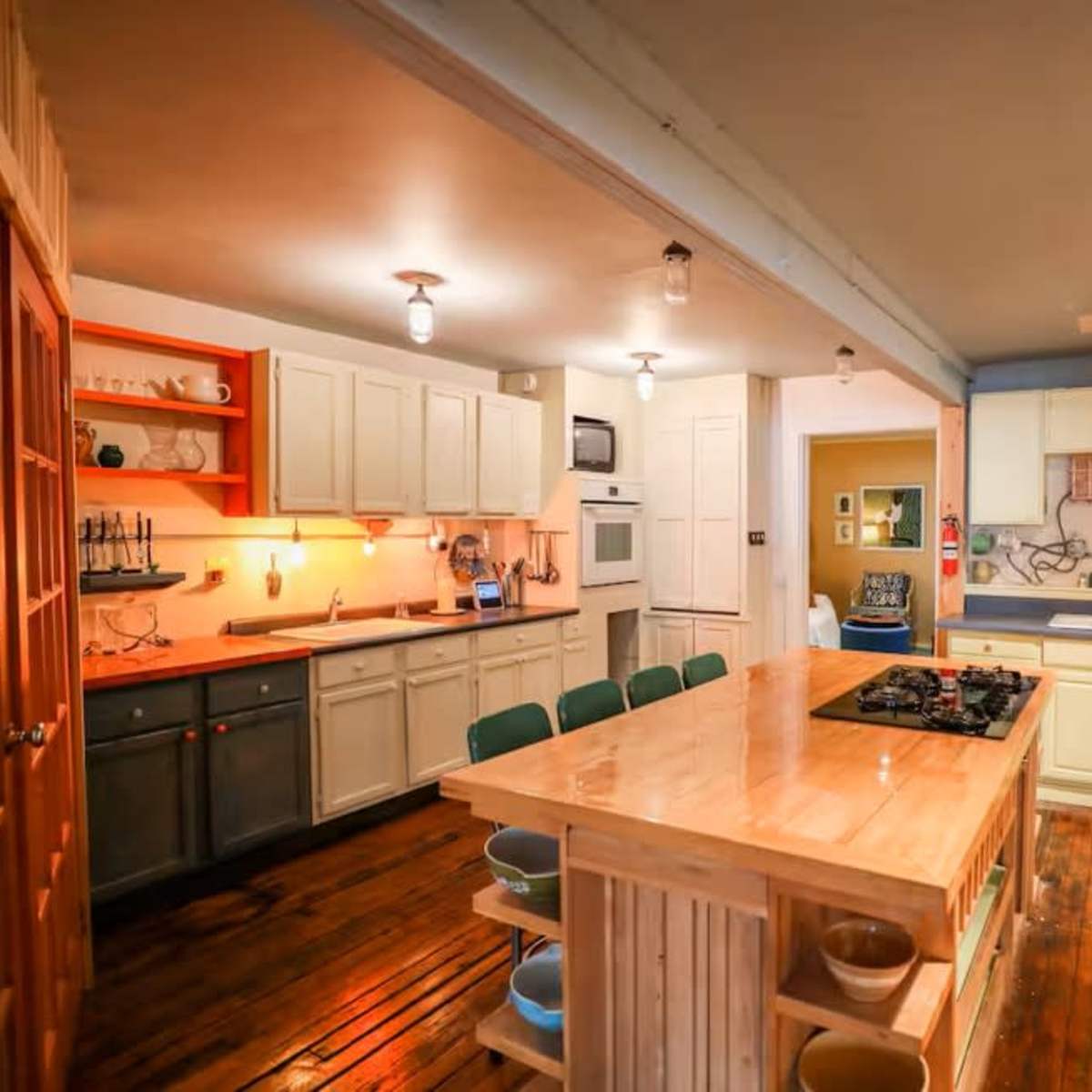 Eclectic Artist's Loft & Studio, Omaha, NE | Event | Peerspace