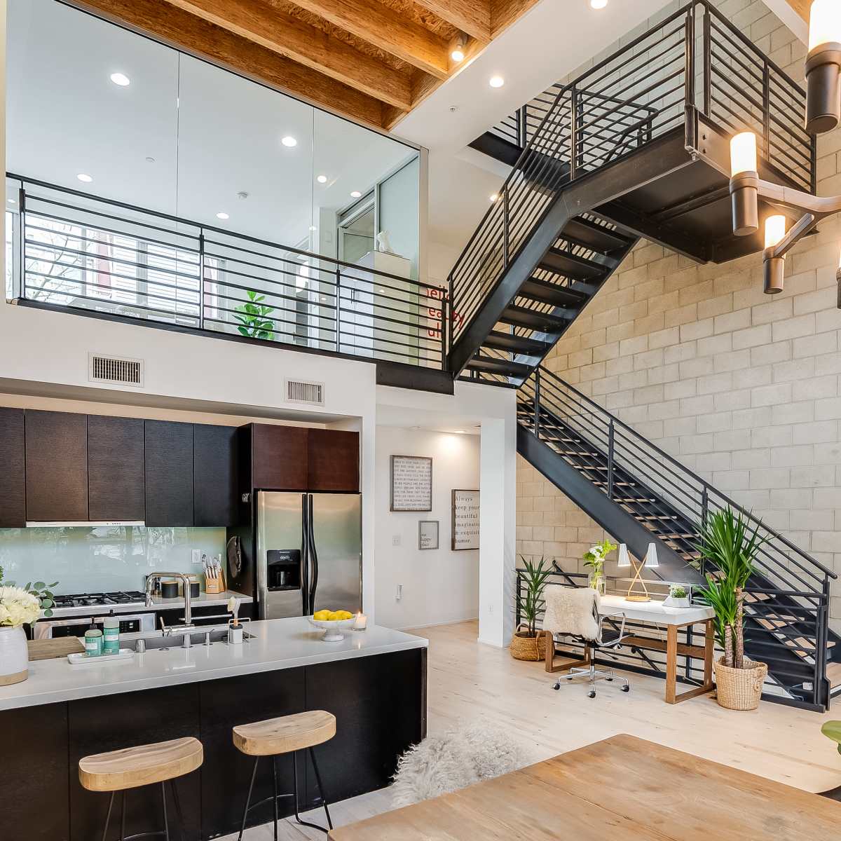 Luxurious 3-Bedroom Loft at the Entrance to Universal Studios, Los ...