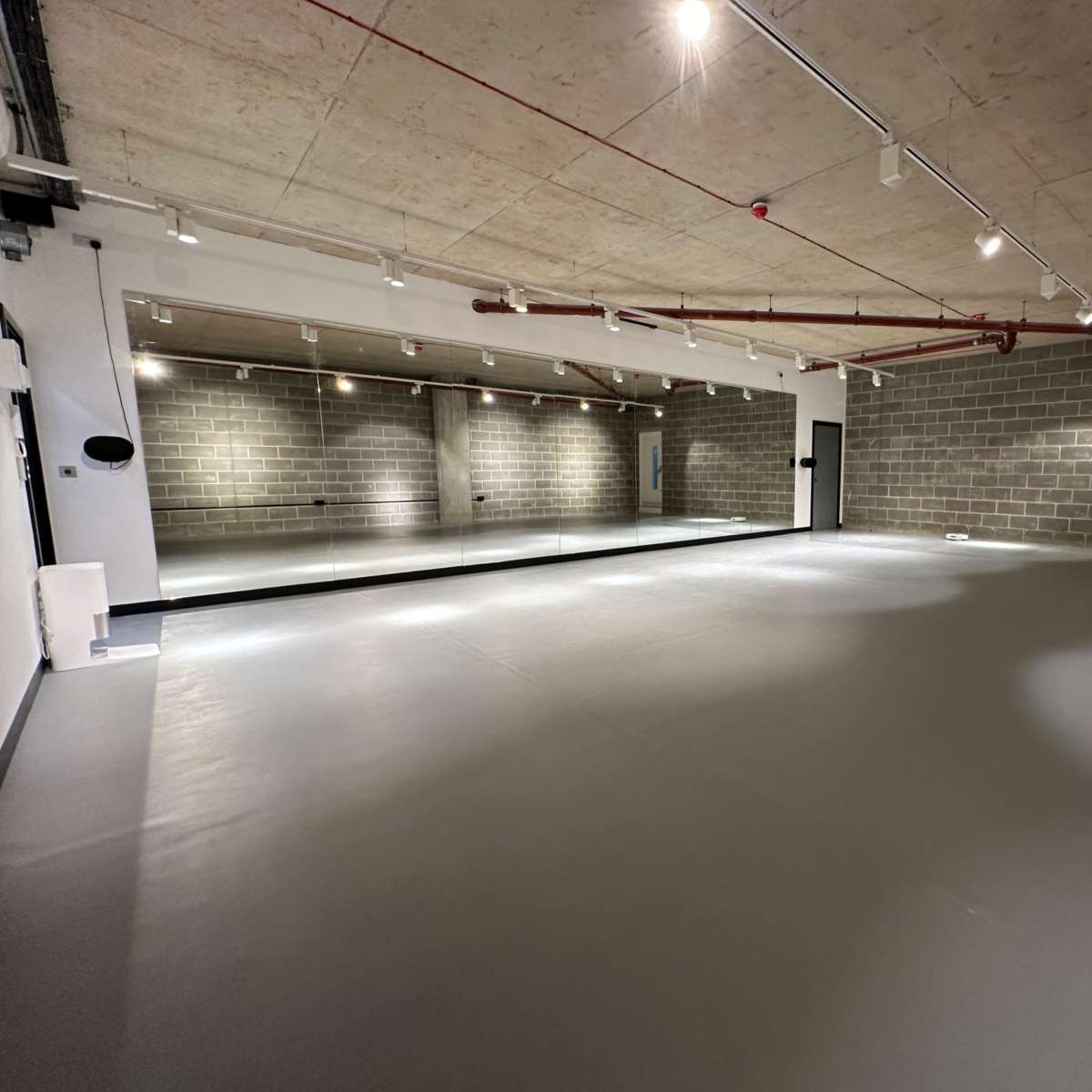 Create Destroy Studios - Stone Studios, London | Production | Peerspace