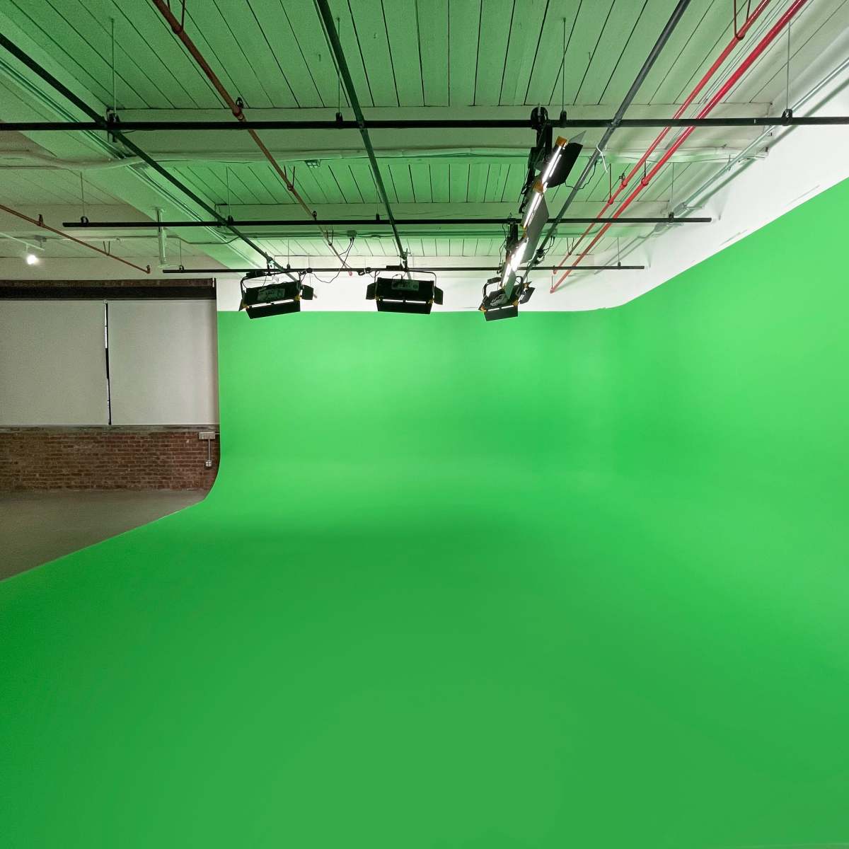 AMAZING Pre-lit 2-Wall Greenscreen Cyclorama with 5 RGB LED Panels ...