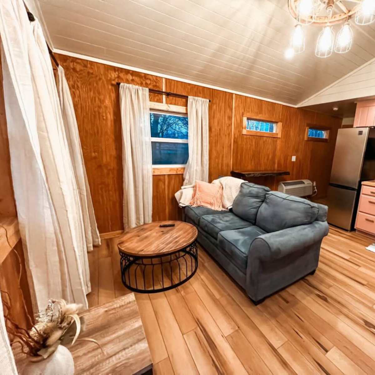 Ruby’s Red Cabin Hot Tub Nature Horses Indy, Indianapolis, IN | Event ...