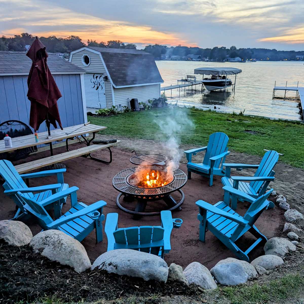 Lakefront Oasis w/ 2 fire pits, game room & kayaks, Fox Lake, IL ...