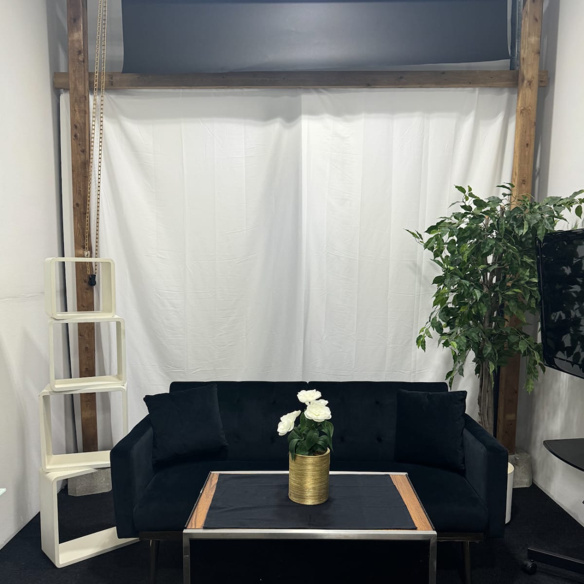 The “Unit” Studio with 12” Ceilings, Caledon | Production | Peerspace