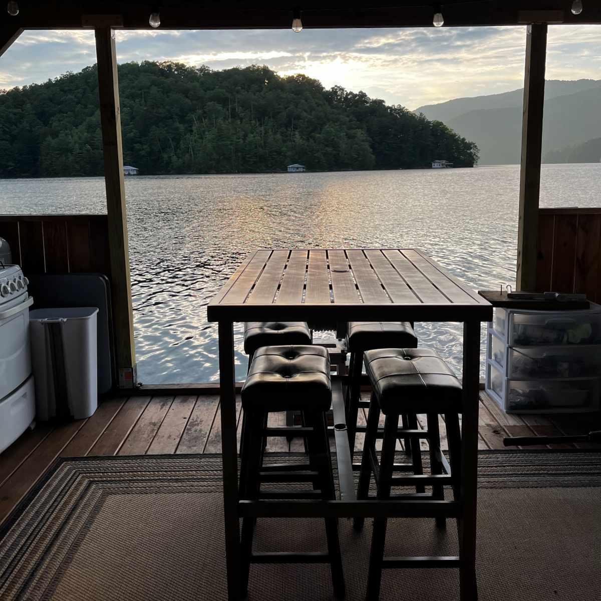 Gorgeous Floating House nestled in The Great Smokey Mountains, Fontana ...