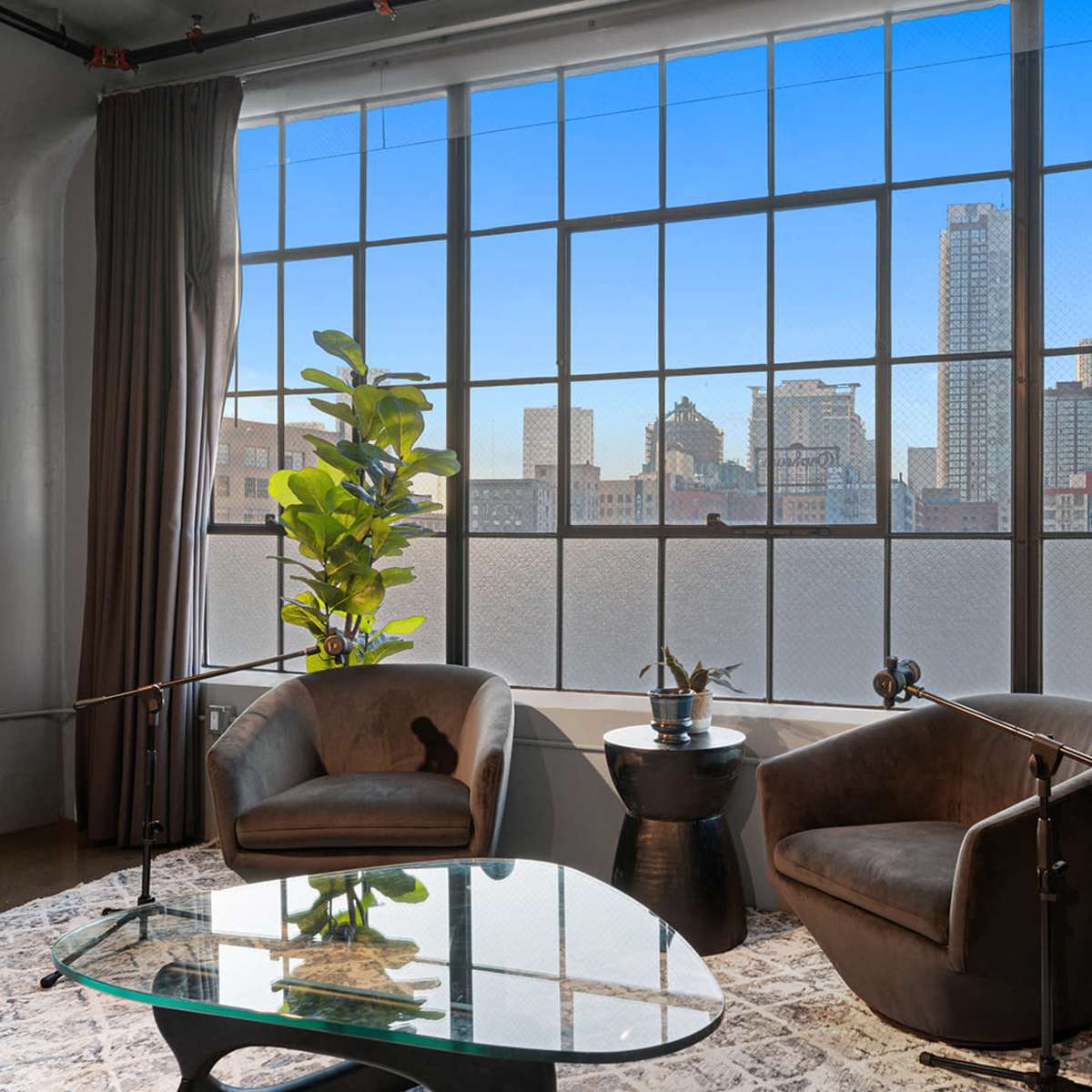 EQUIPMENT INCLUDED: Gorgeous DTLA Production & Podcast Studio w ...