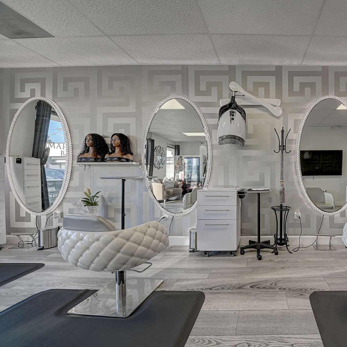Gorgeous Windsor Hills Hair Salon w/ AC + Stations, Los Angeles, CA ...