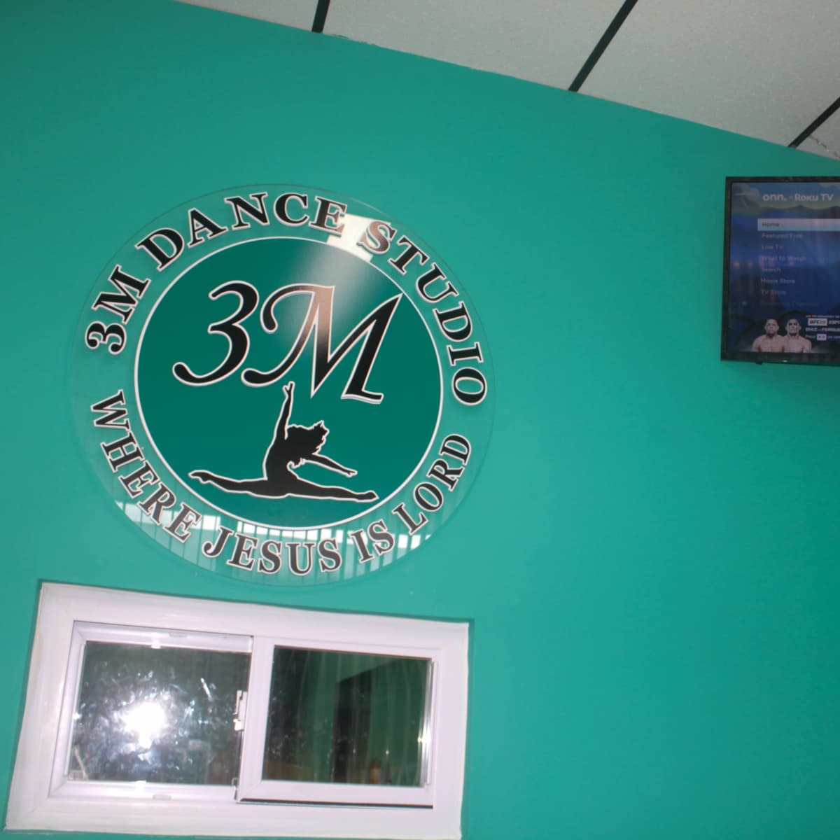 Elegant Dance Studio with Mirrors, Temple Hills, MD | Event | Peerspace