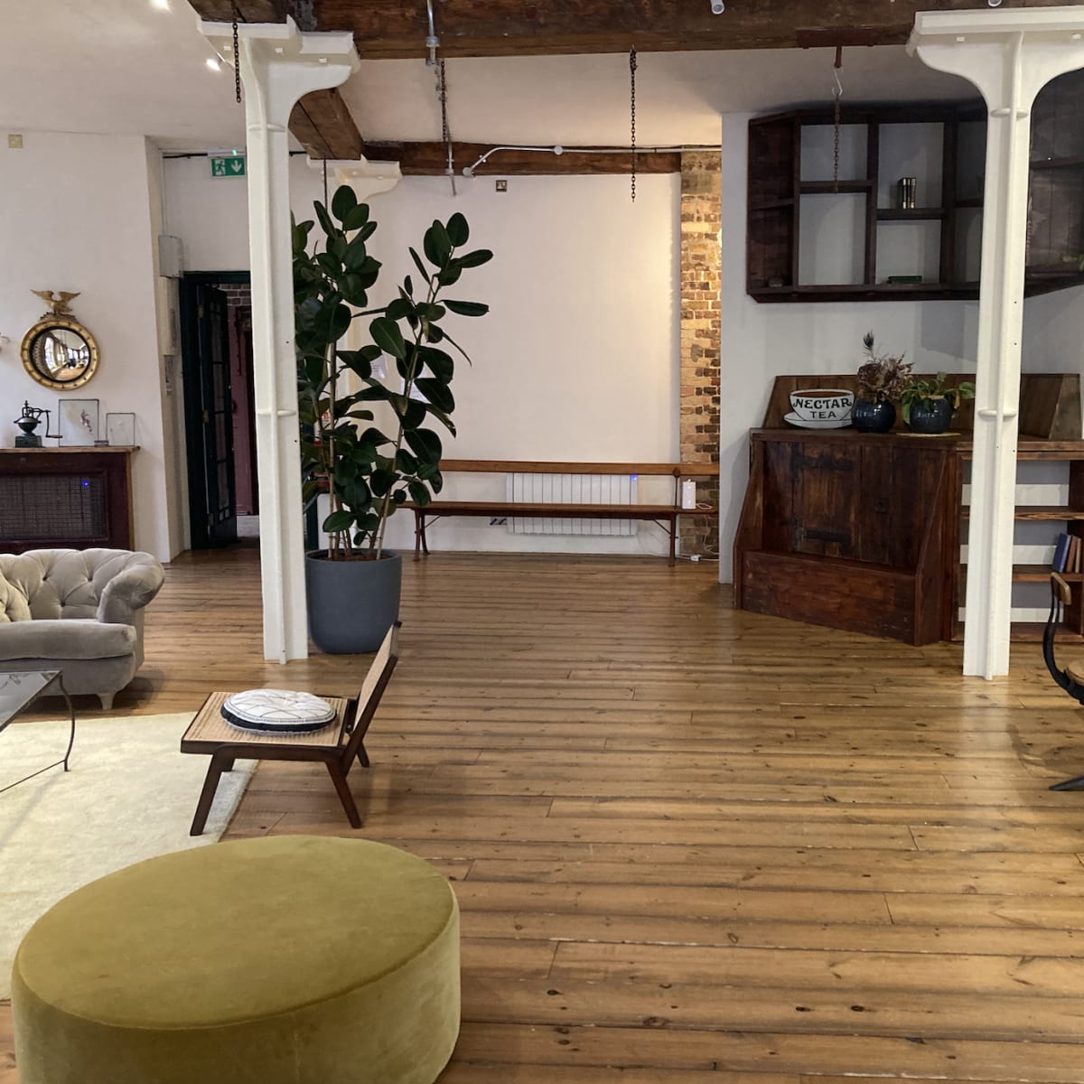 Light-filled Loft Style Lounge in a Grade II Listed Warehouse, London ...