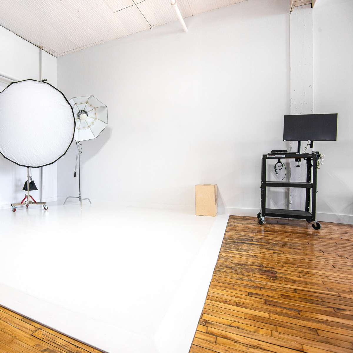 CoLab Studios | Fully Equipped Studio w/ Rooftop & Rustic Lobby ...
