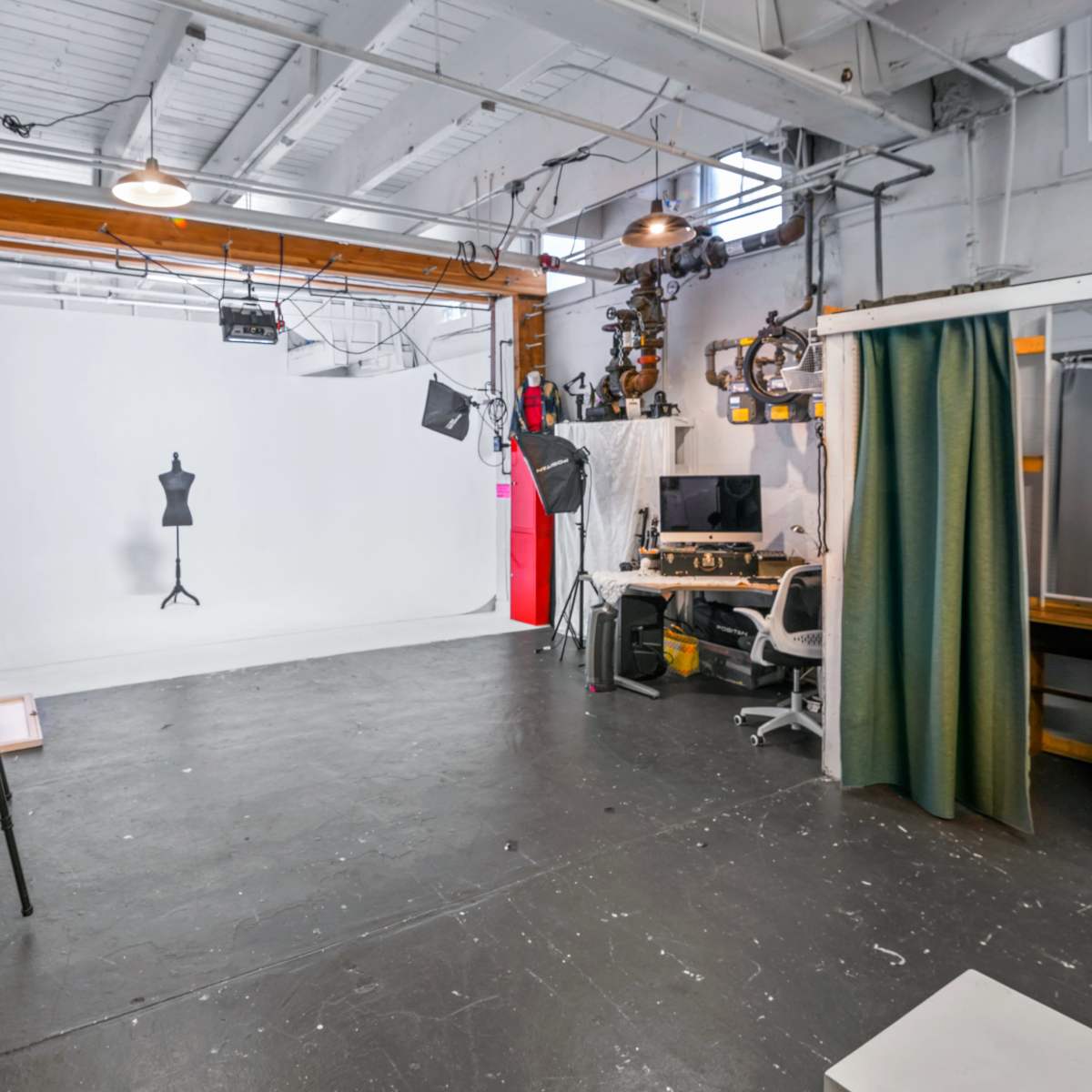 Dual Corner Cyclorama Photo/Video Wall in the heart of Capitol Hill ...