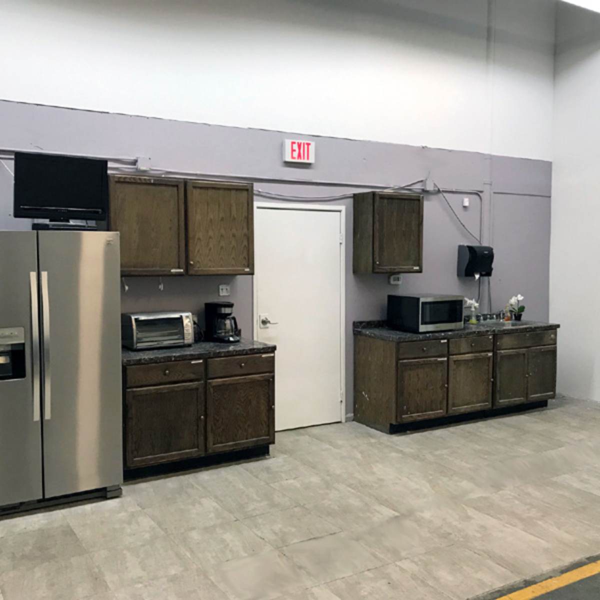 Breakroom / Kitchen for Shoots, Burbank, CA | Production | Peerspace