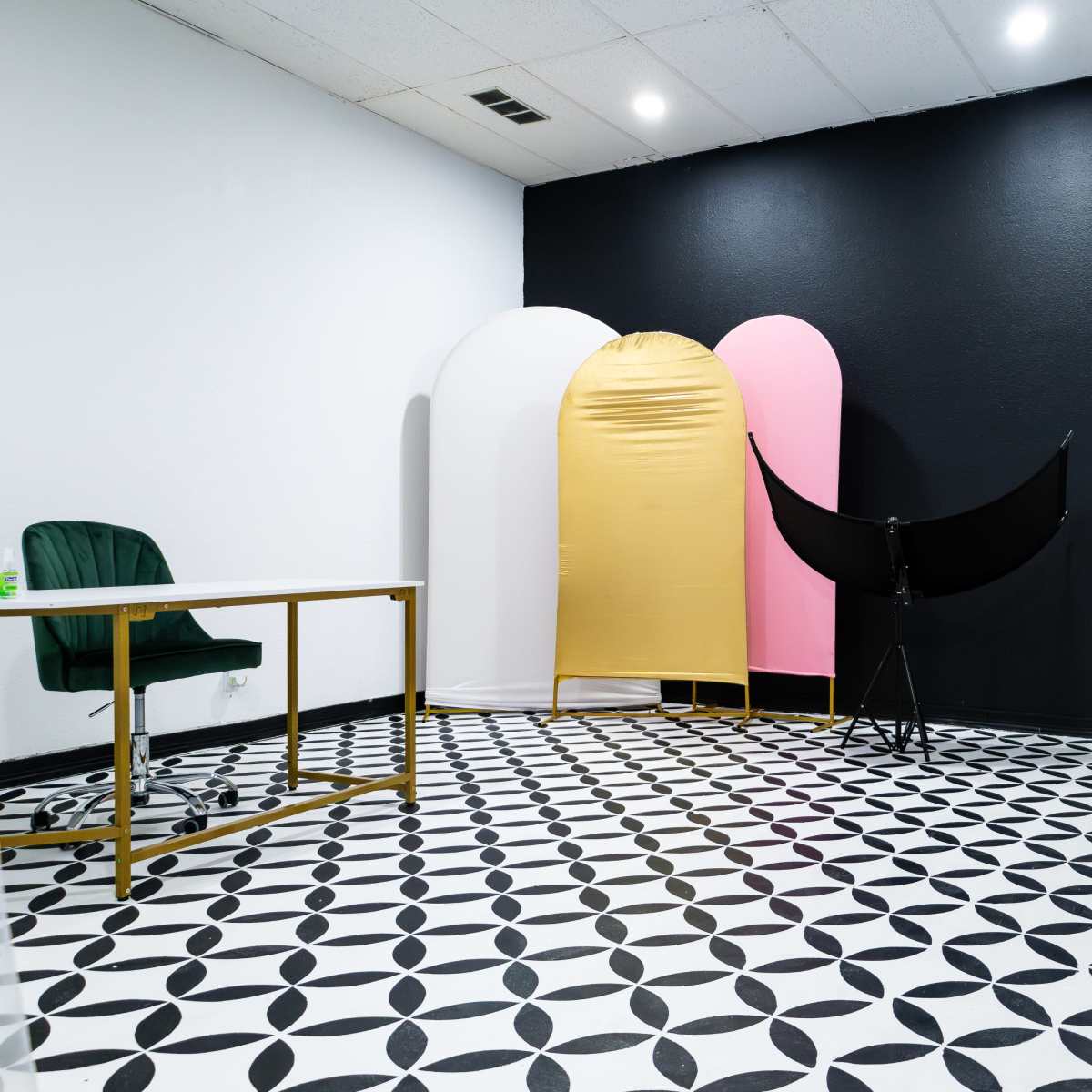 Photography Studio with Professional Lighting & Versatile Backdrops ...