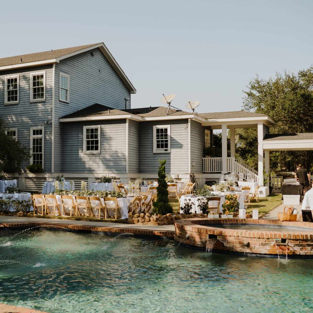 Split Oak Estate- Serene Retreat with Gazebo & Expansive Oak Trees ...