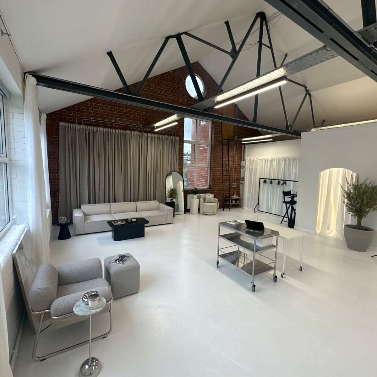 Spacious Industrial Loft with Natural Light in Urban Setting, Sheffield ...