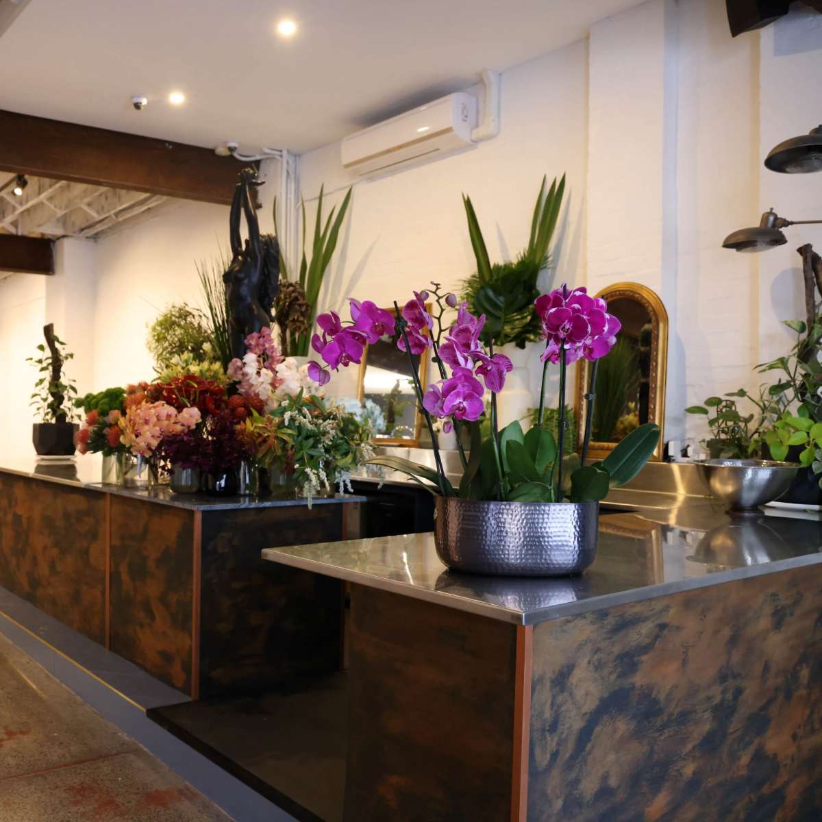 Large Modern Inner City Chic Warehouse with feature beams, Prahran ...