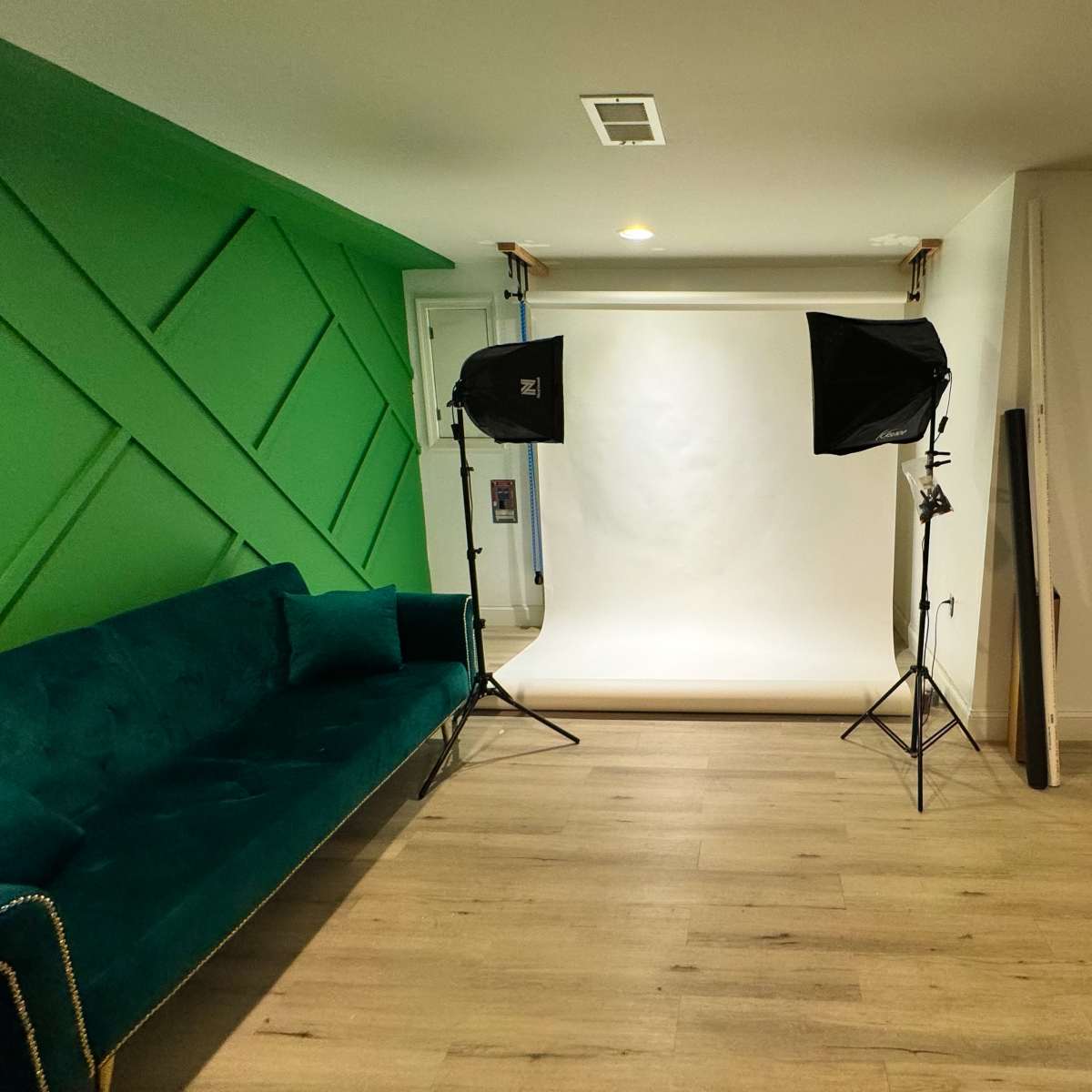 Airy Suburban Basement Studio – Spacious Photography Space with Natural ...