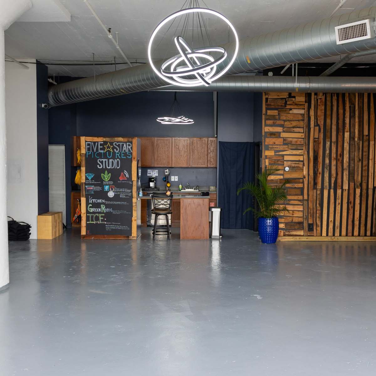 Beautiful Bright Downtown Studio Loft, Saint Louis, MO | Production ...