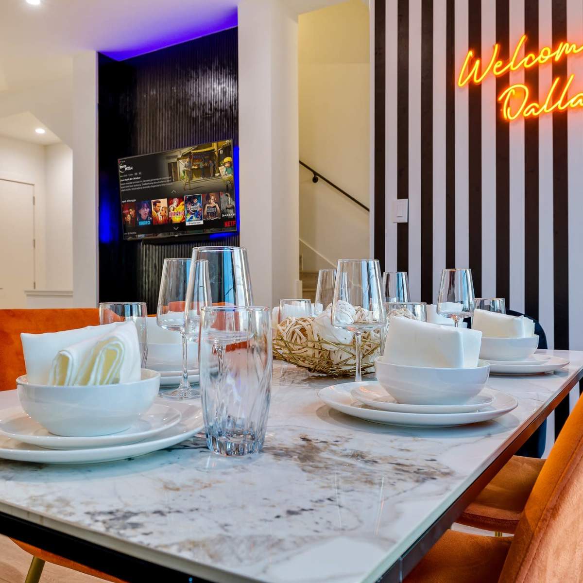 Upscale home with Rooftop Projector | 5 Min-Dowtown, dallas, TX ...