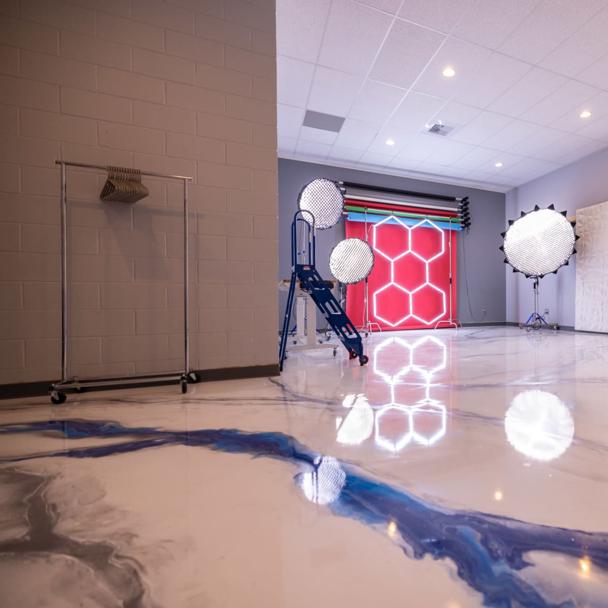 Multi-Functional Photo & Video Studio with backdrops and lighting ...