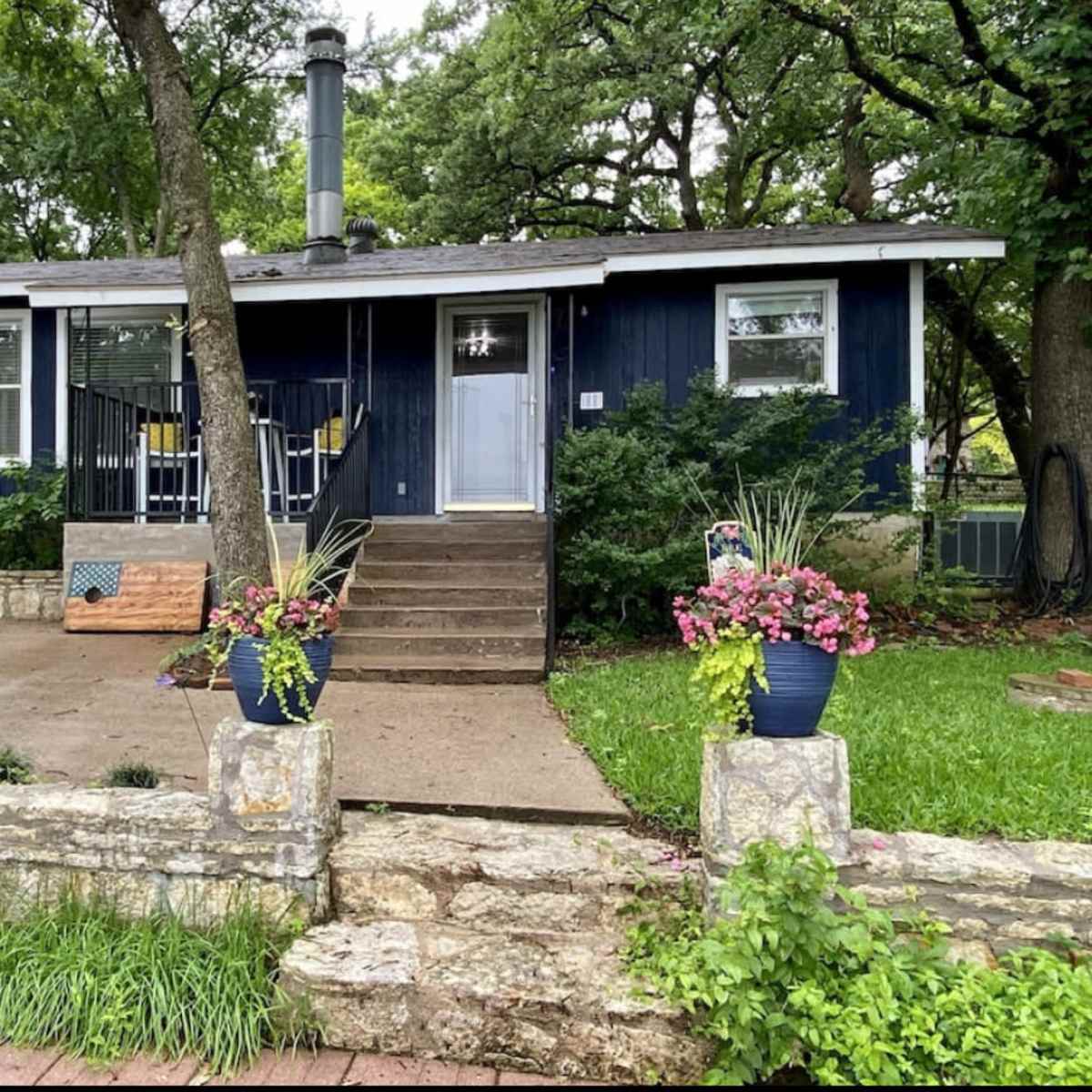 Quaint Cottage in a country setting on Eagle Mountain Lake, Azle, TX ...