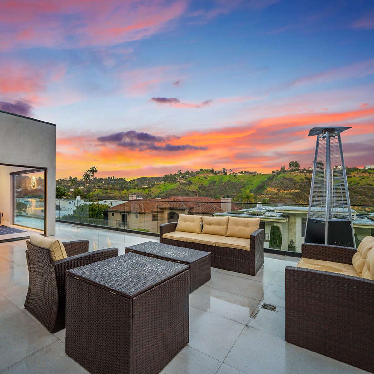 Luxurious Mount Olympus Estate w/ Rooftop Views & Impeccable Interior ...