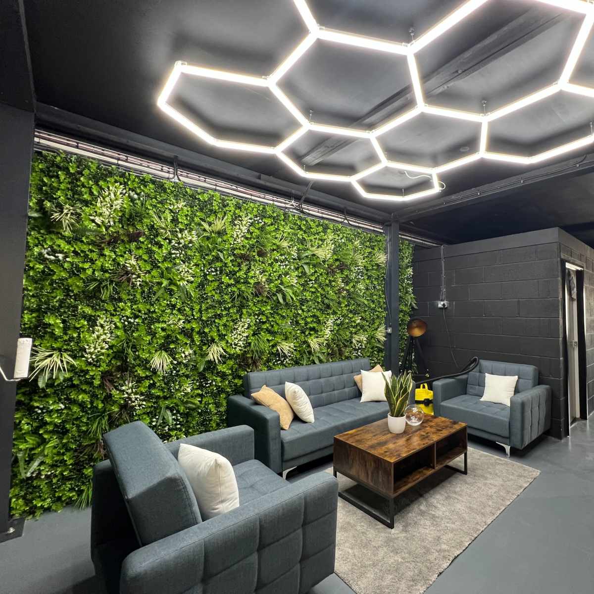 Grand White Infinity Cove Studio, Nottingham | Production | Peerspace