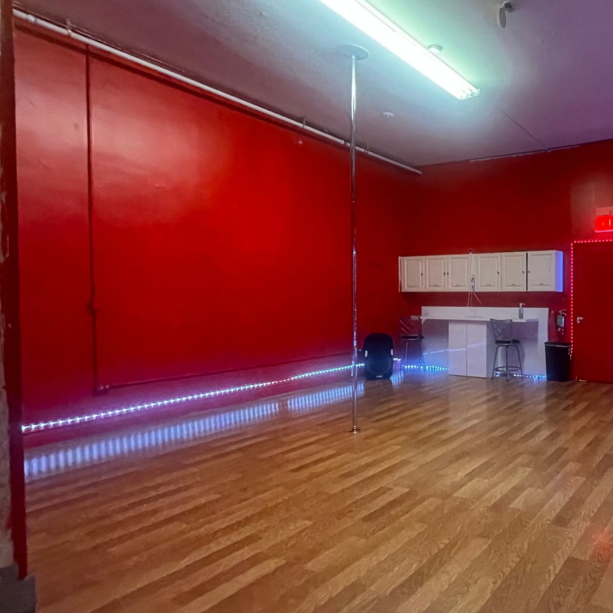 Pole Dance Studio, Chicago, IL | Event | Peerspace