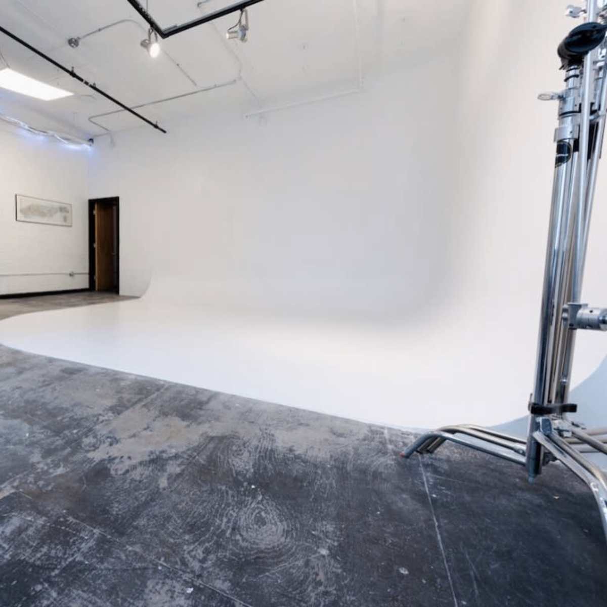 Minimalist Photo Studio in Soho with Cyc Wall, Manhattan, NY ...