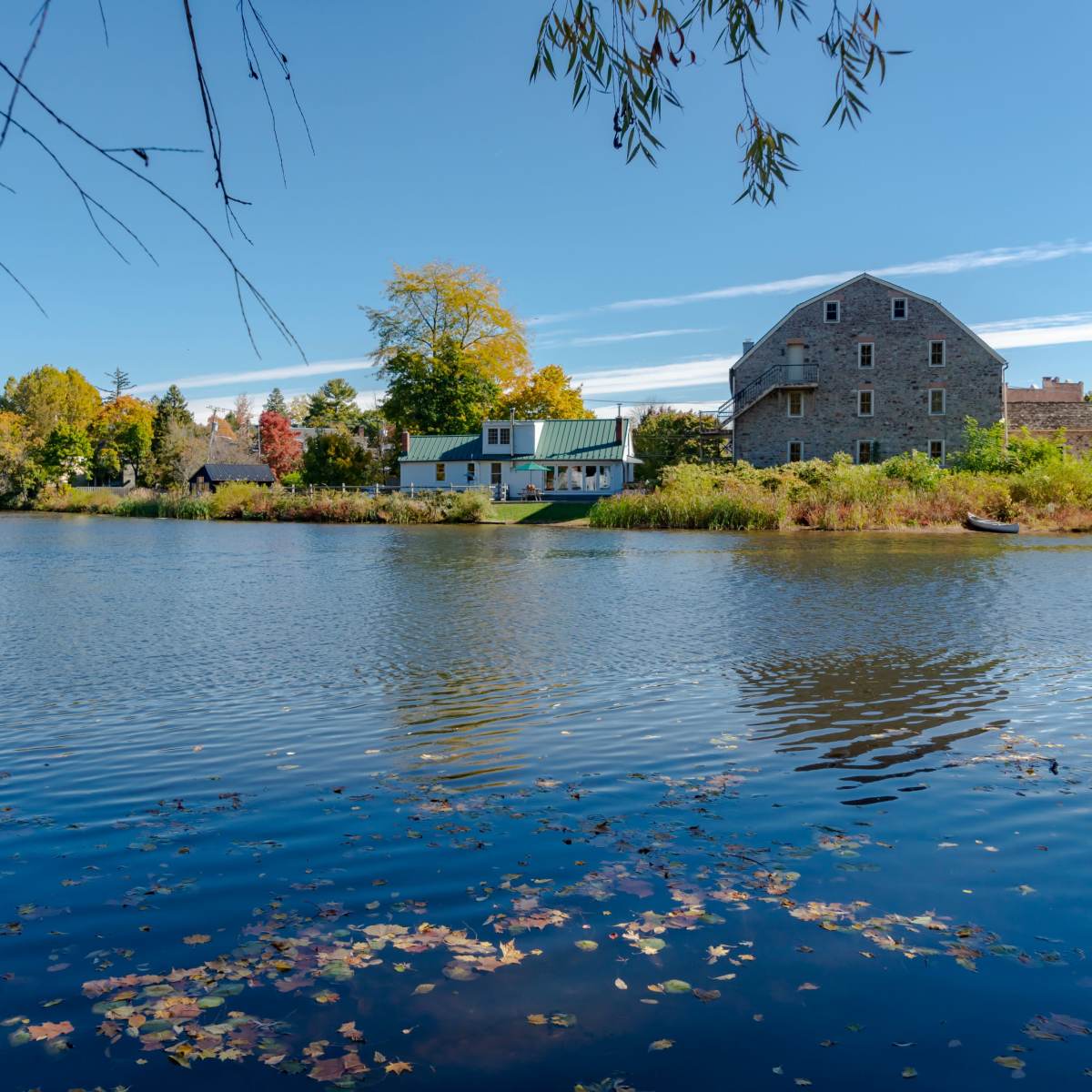 Waterfront Carriage House - Mix of Mid Mod and Rustic- Center of town ...