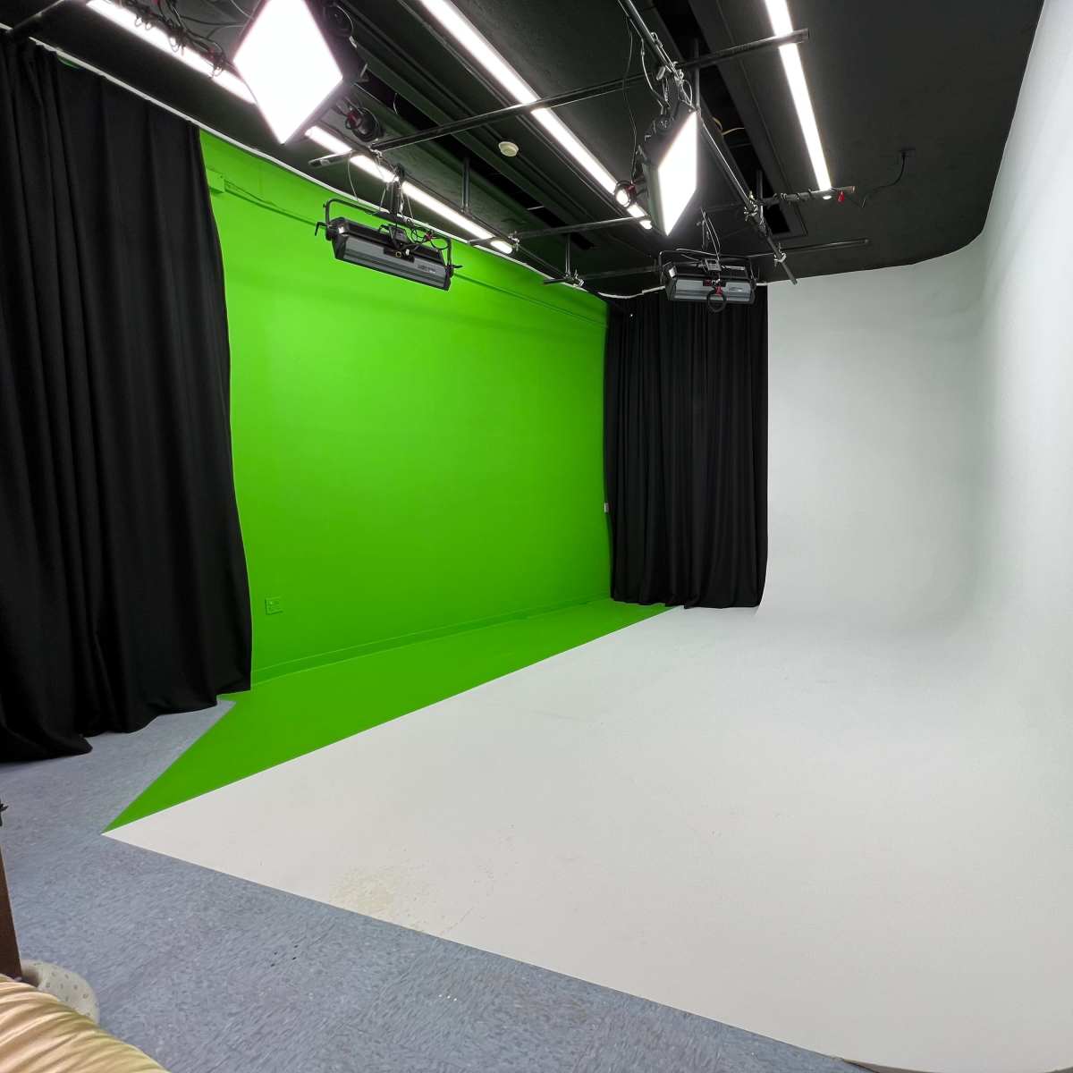Cyc Wall/Green Screen, Patchogue, NY | Production | Peerspace