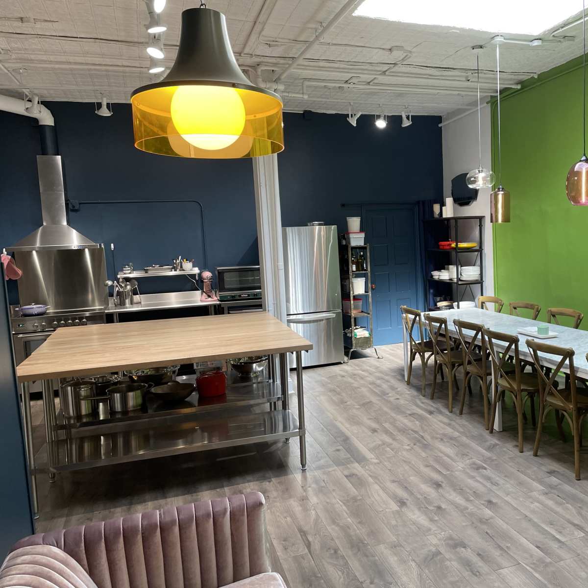 Home Cooking New York | Bright, Modern Loft with Chef's Kitchen ...