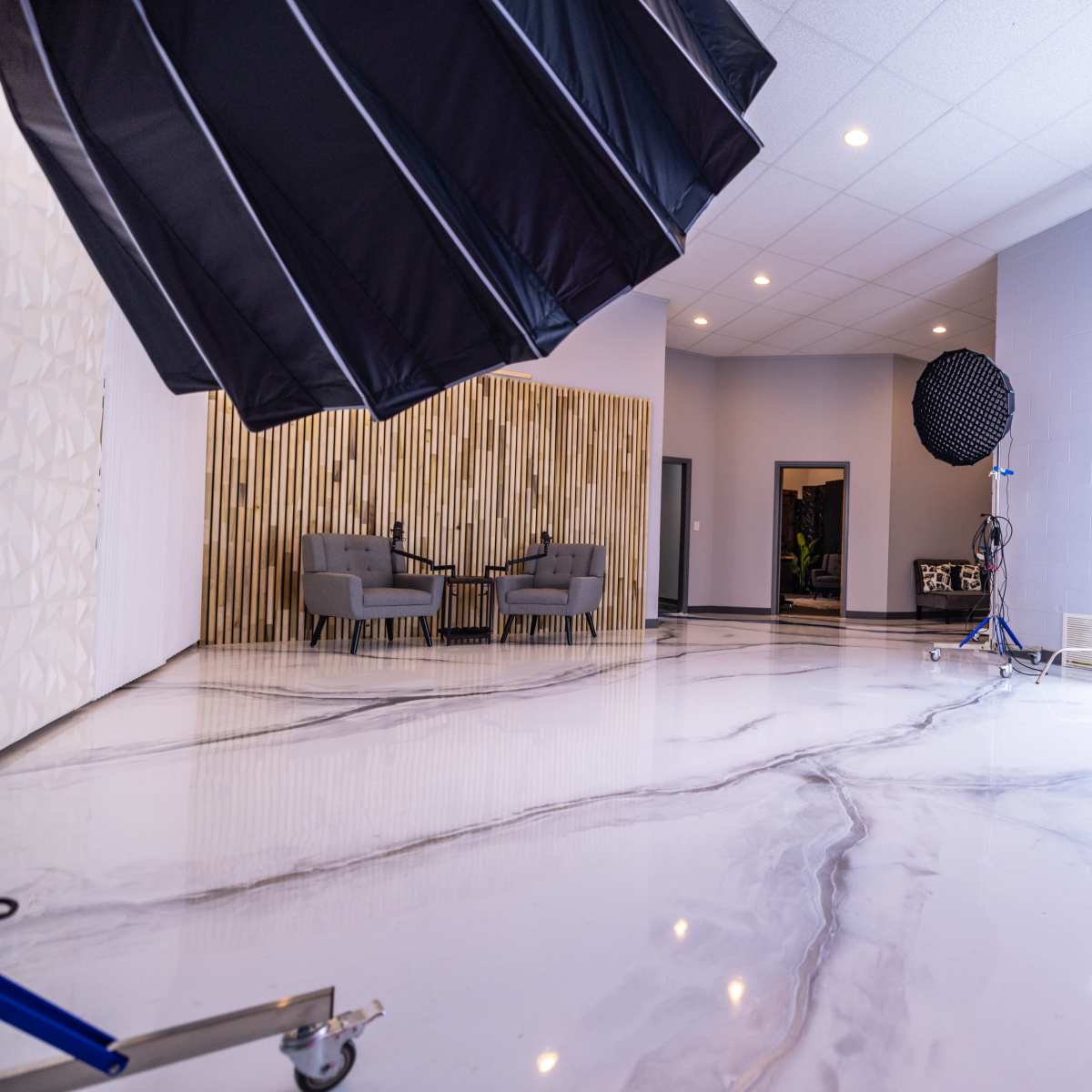 Multi-Functional Photo & Video Studio with backdrops and lighting ...
