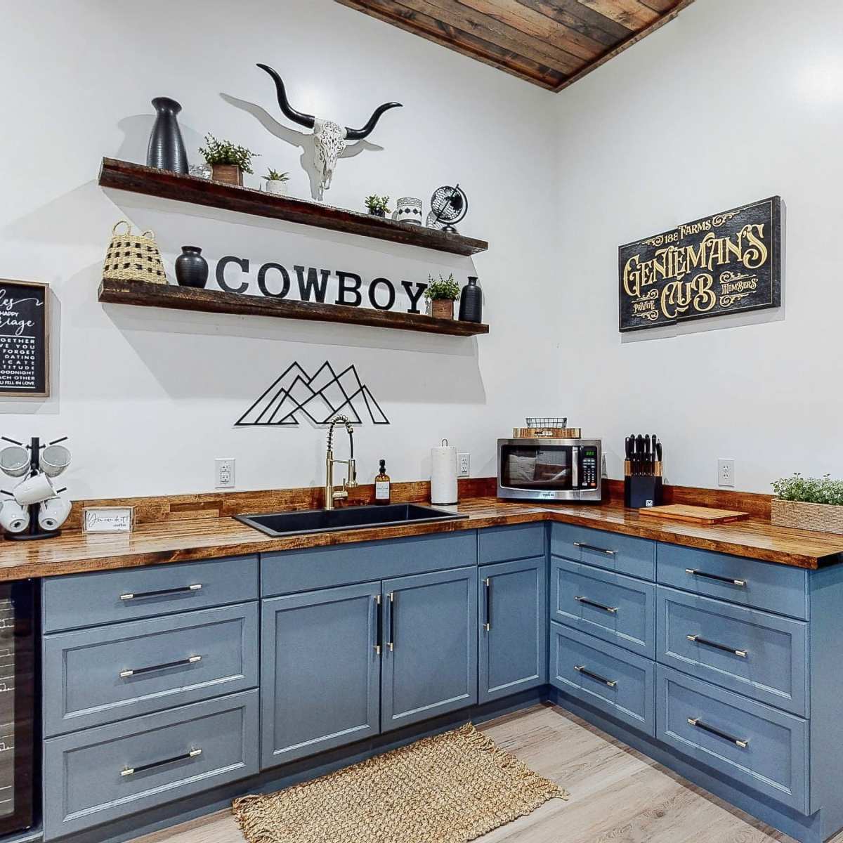 GOLF SIMULATOR - Incredible Man Cave Hang Out, Navarre, OH | Production ...