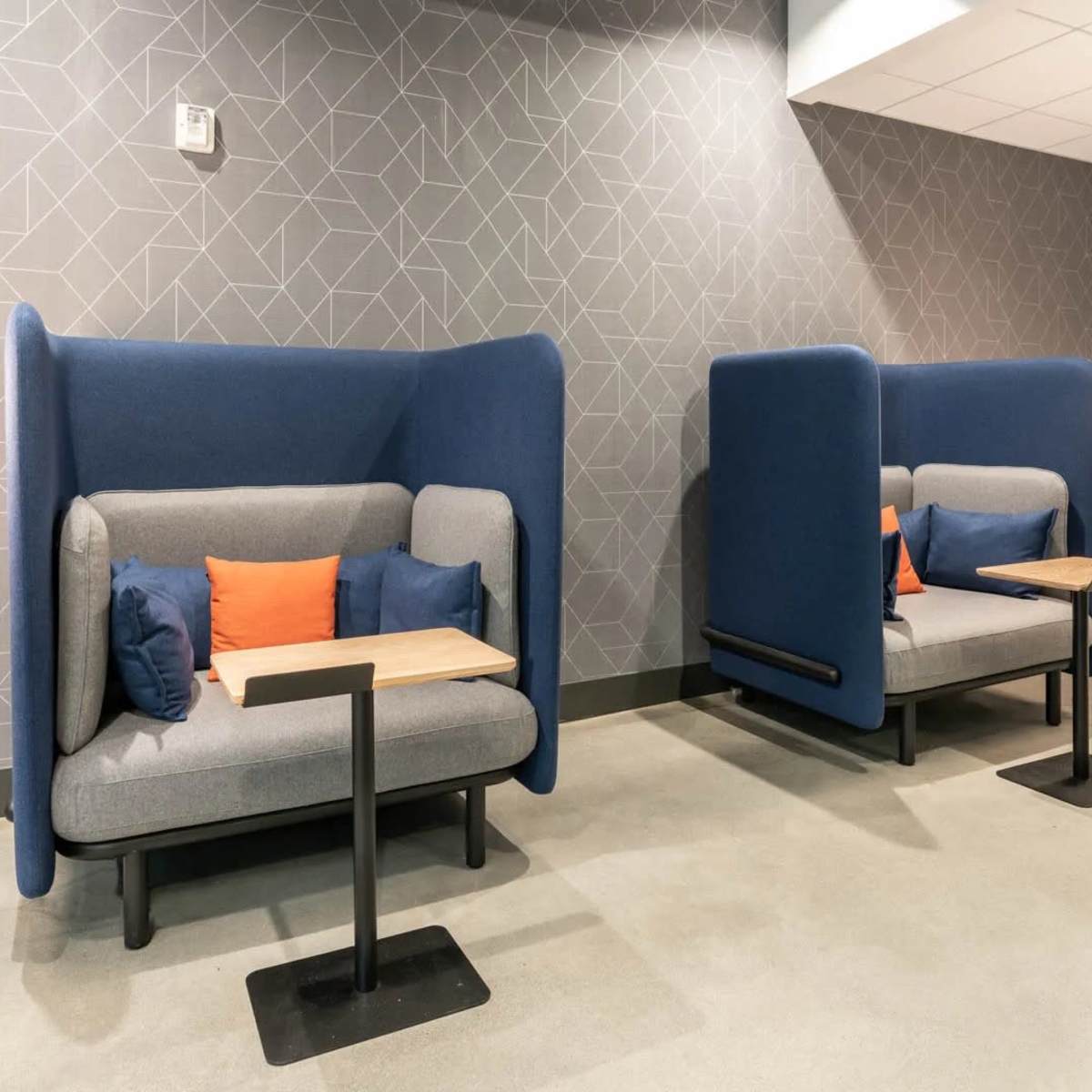 Meeting Lounge w/ Shared Screen & Versatile Seating, Seattle, WA | Off ...
