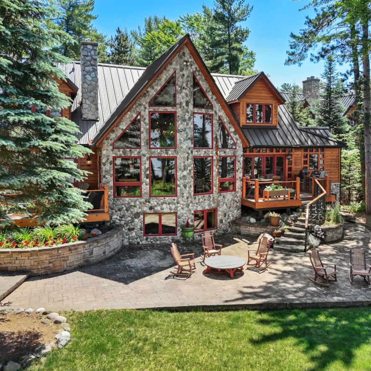 Northern Michigan 5,000 sf Gorgeous Lakefront Lodge on crystal blue ...