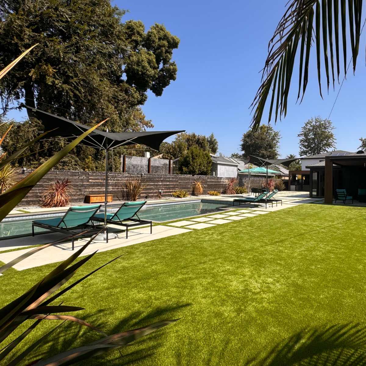 Spectacular Modern backyard & guest house, Long Beach, CA | Production ...