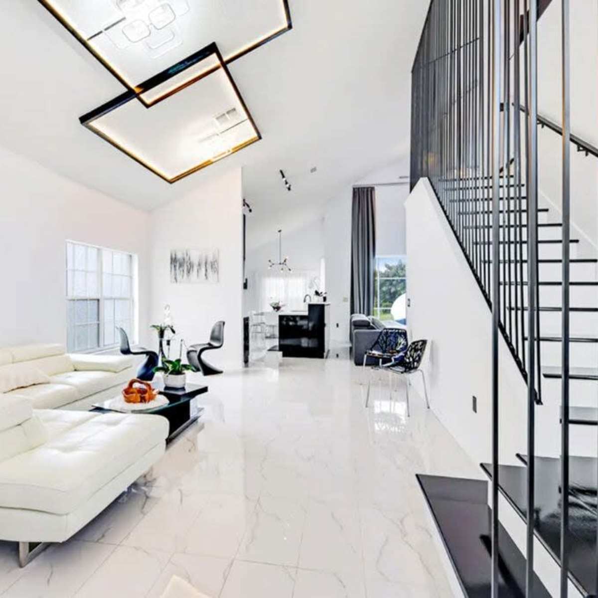 Ultra Modern Space with 22ft Ceiling & private pool, Kissimmee, FL ...