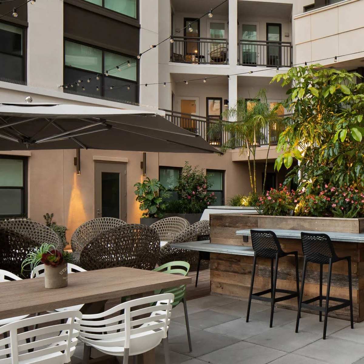 Well-Equipped Clubhouse & Terrace for Meetings, Redwood City, CA | Off ...
