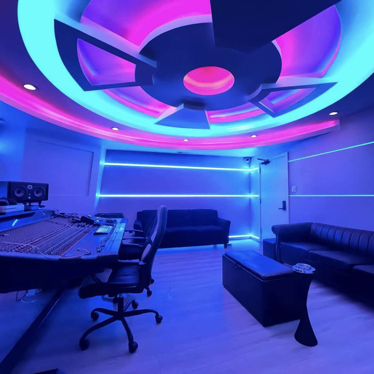 Downtown Manhattan Studio with Full Room LED Lights, New York, NY ...