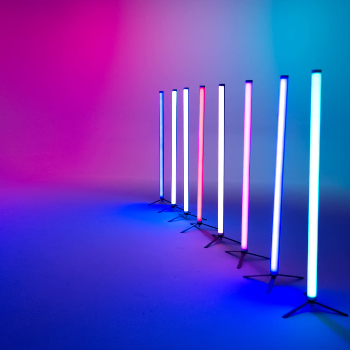 AMAZING Pre-lit 2-Wall Greenscreen Cyclorama with 5 RGB LED Panels ...