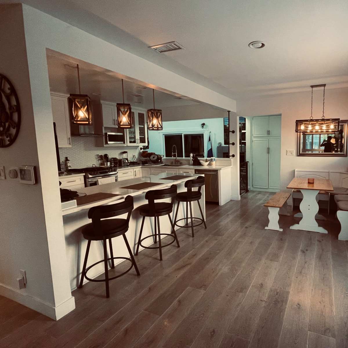 Suburb beautiful clean spacious Home with pool and recording studio ...