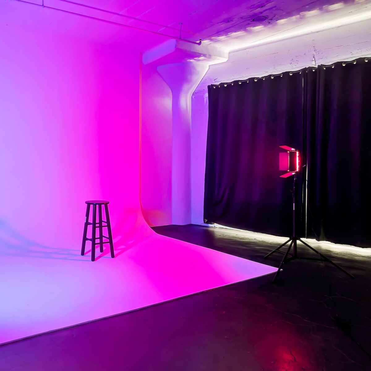 519: Bright Natural Light Cyc Wall Studio w/ Skyline View & FREE ...