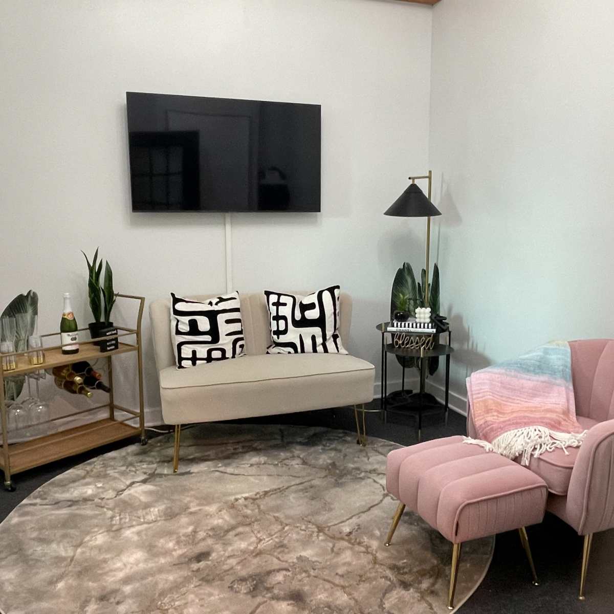 24/7 Luxury Photo | Video | Content Studio with Natural Light and Free ...