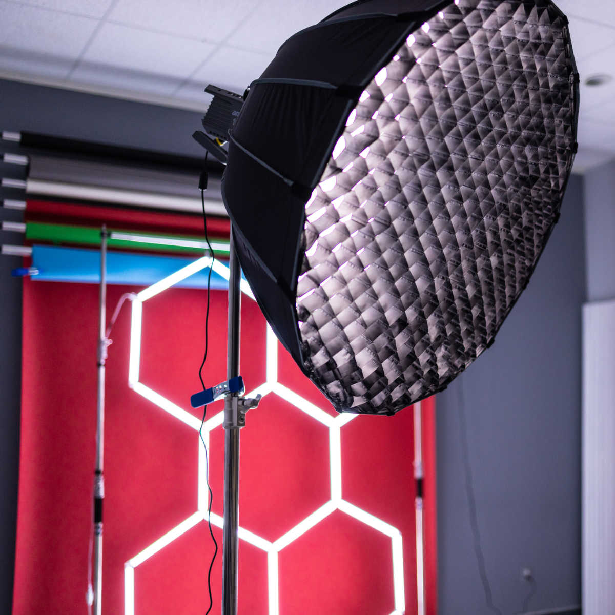 Multi-Functional Photo & Video Studio with backdrops and lighting ...