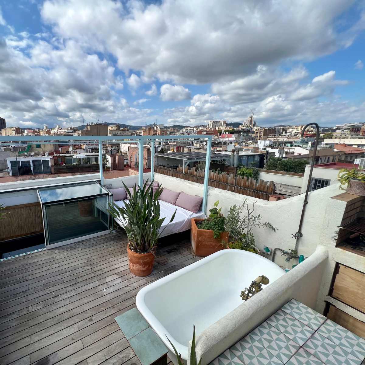 Outdoor Bathtub! Rooftop with Chill-out and Amazing 360° Views ...