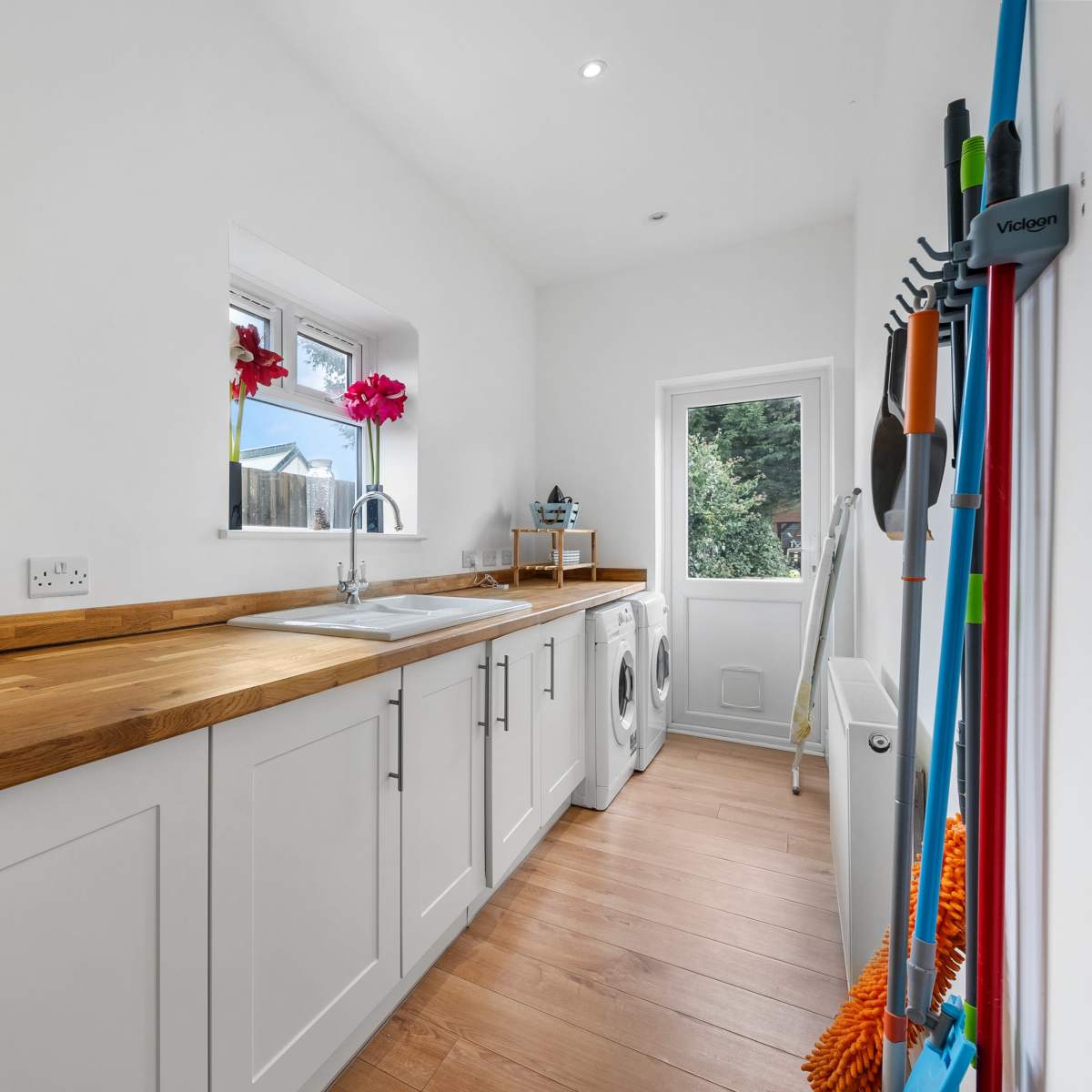 Widley Retreat Stunning 5-BR House, Sleeps 11 w/ Private Parking ...