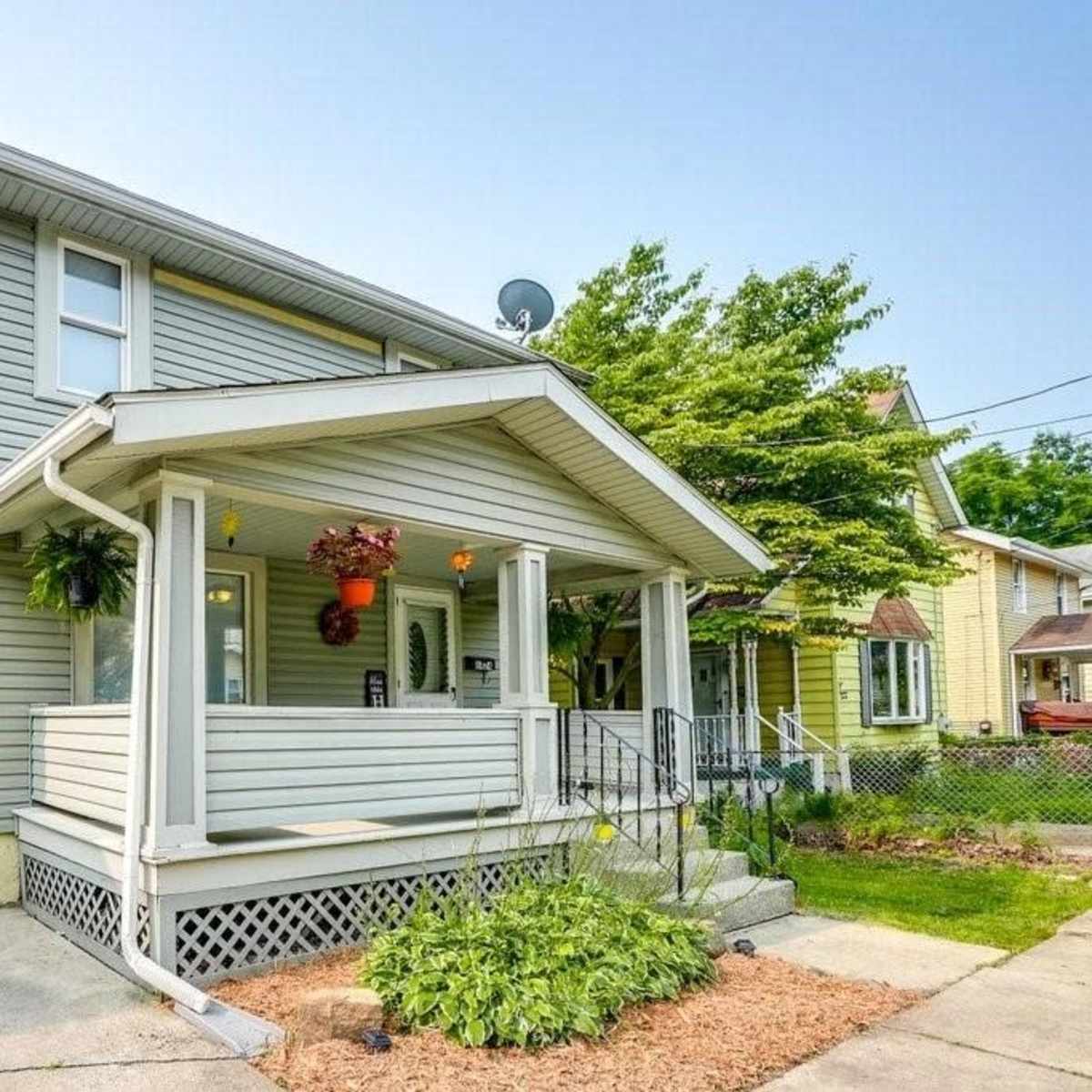 Beautiful vintage normal looking house in the northeast, Akron, OH ...