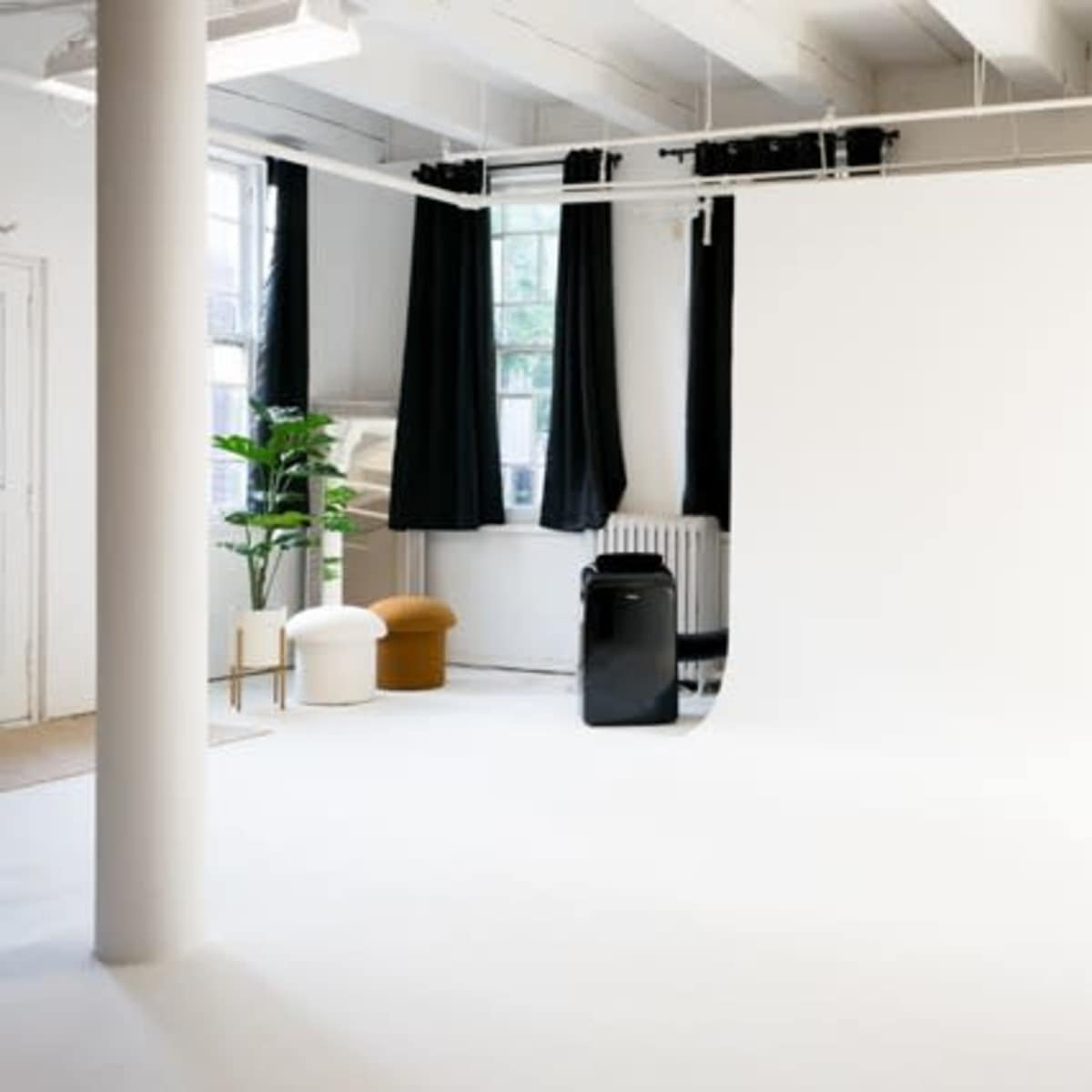 Cyclorama and Color wall Studio, St. Lousi, MO | Production | Peerspace